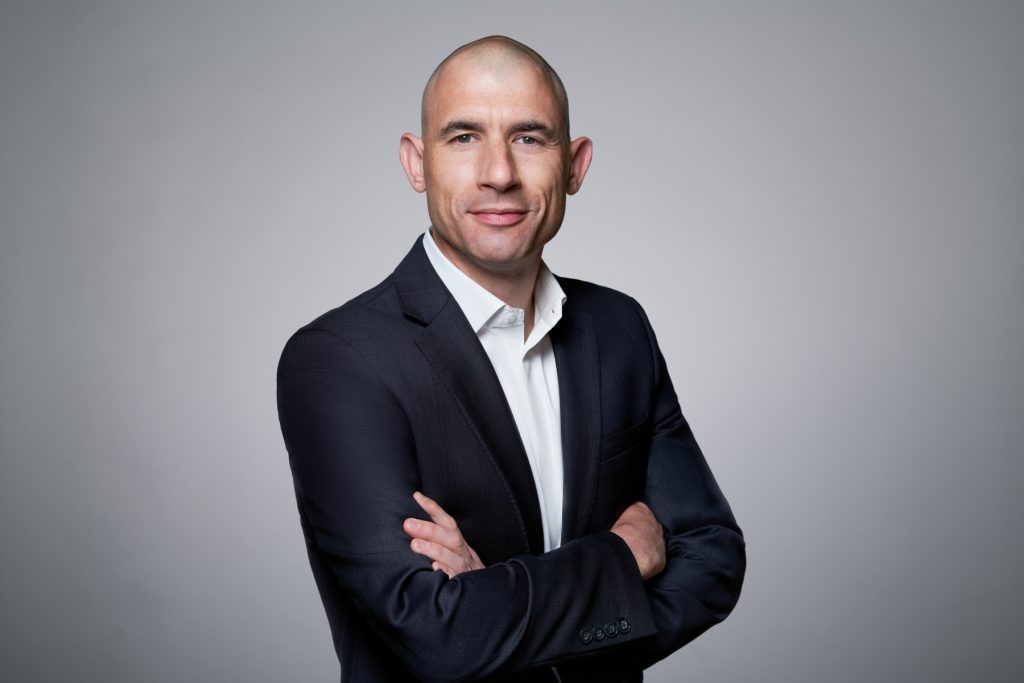 How to Pose for Professional Headshots (Updated 2023) | HeadShots Inc