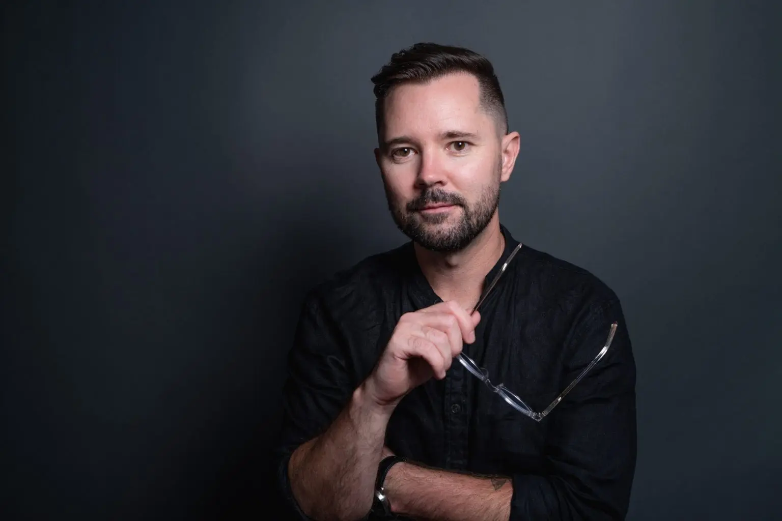 How to Pose for Professional Headshots (Updated 2023) | HeadShots Inc